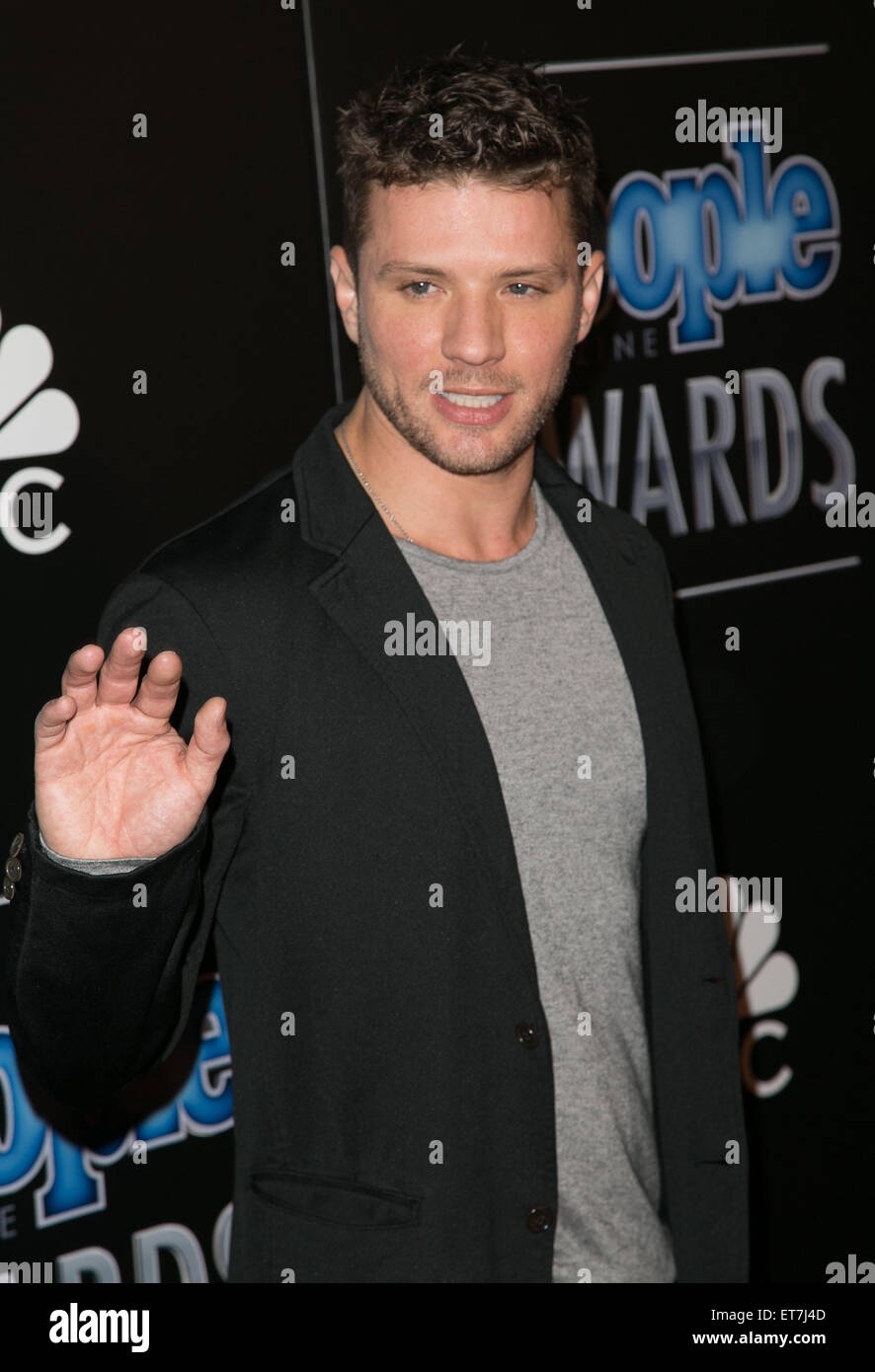 2014 People Magazine Awards at The Beverly Hilton - Red carpet arrivals ...
