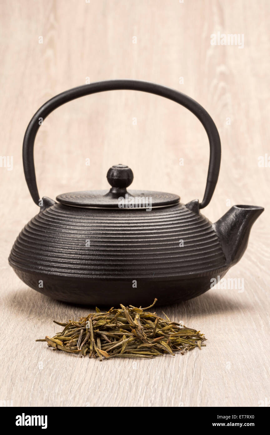 Tea, Tea leaves, Teapot Stock Photo - Alamy