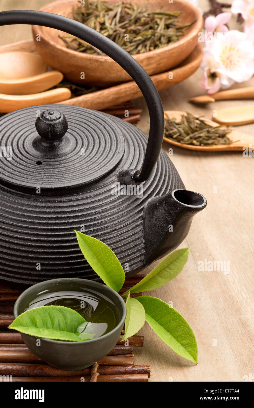 Tea, Tea leaves, Tea Set Stock Photo - Alamy