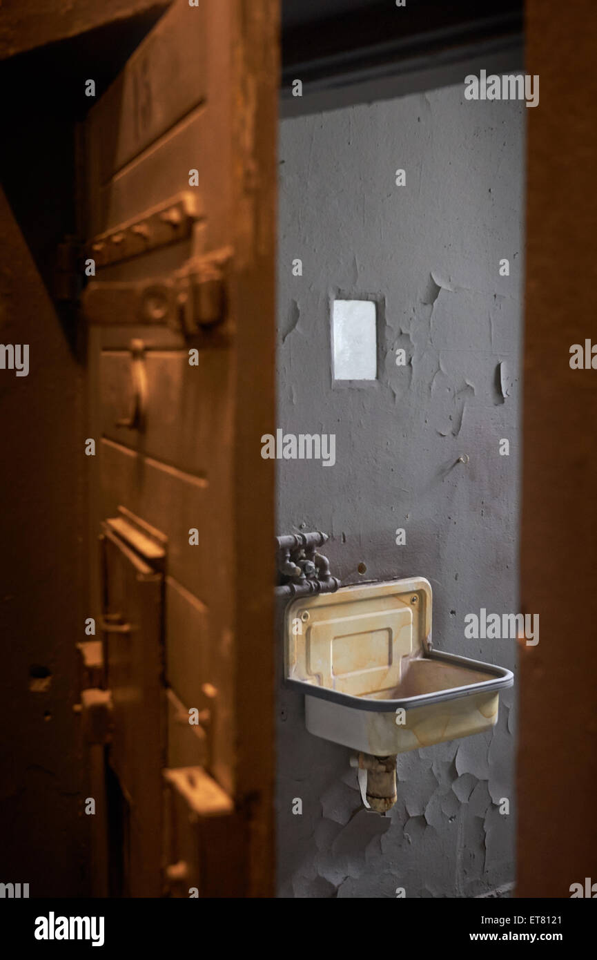 Berlin, Germany, cell in the former GDR in Berlin Polizeigefaengnis ...