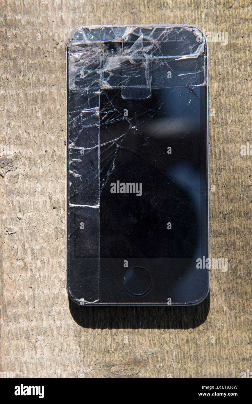 Mobile cracked screen hi-res stock photography and images - Alamy