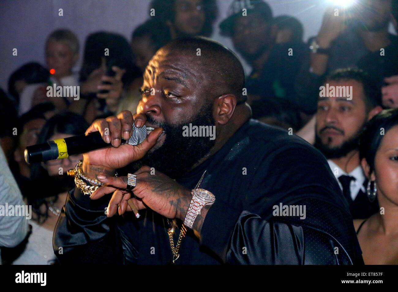 Celebrities who smoke hi-res stock photography and images - Alamy