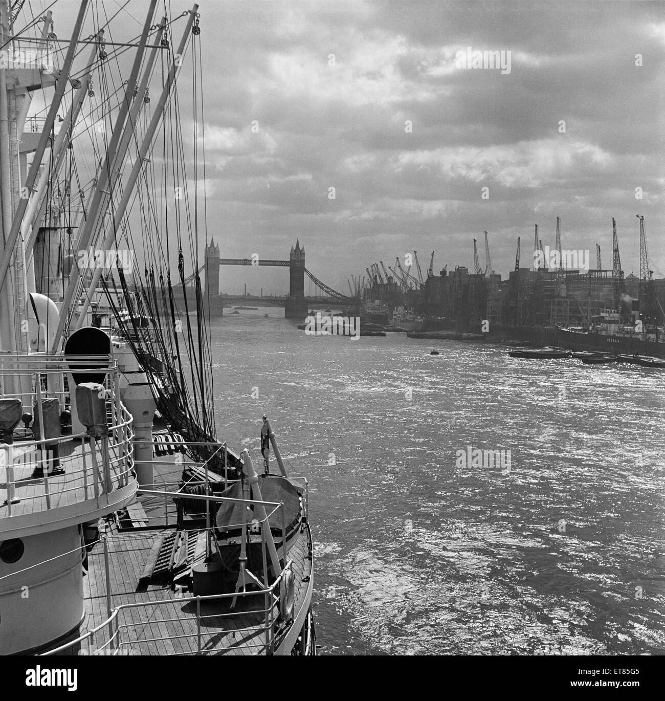 Iconic tower bridge river Black and White Stock Photos & Images - Alamy
