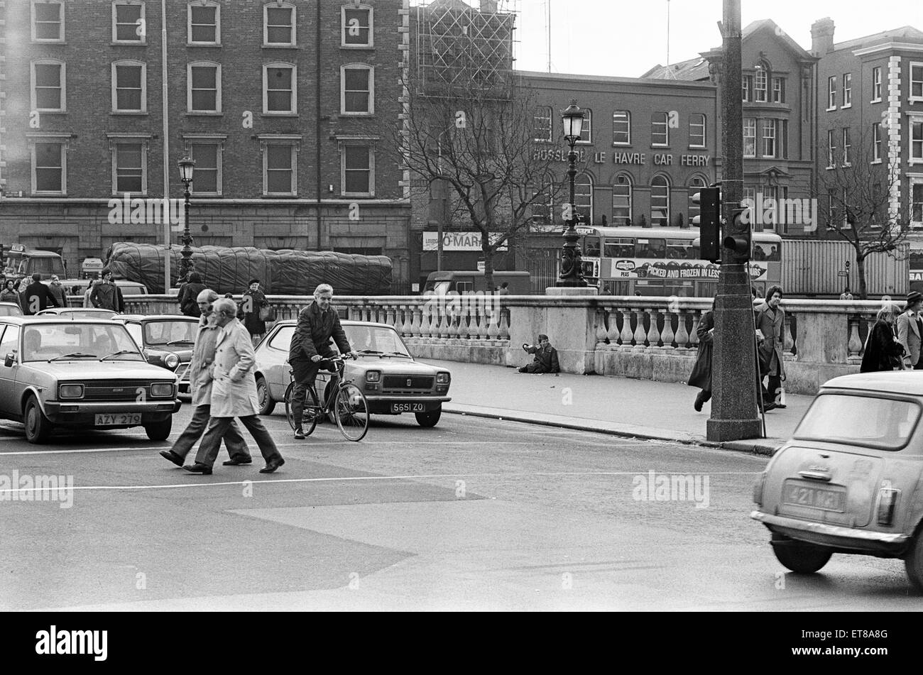 Child poverty ireland hi-res stock photography and images - Alamy