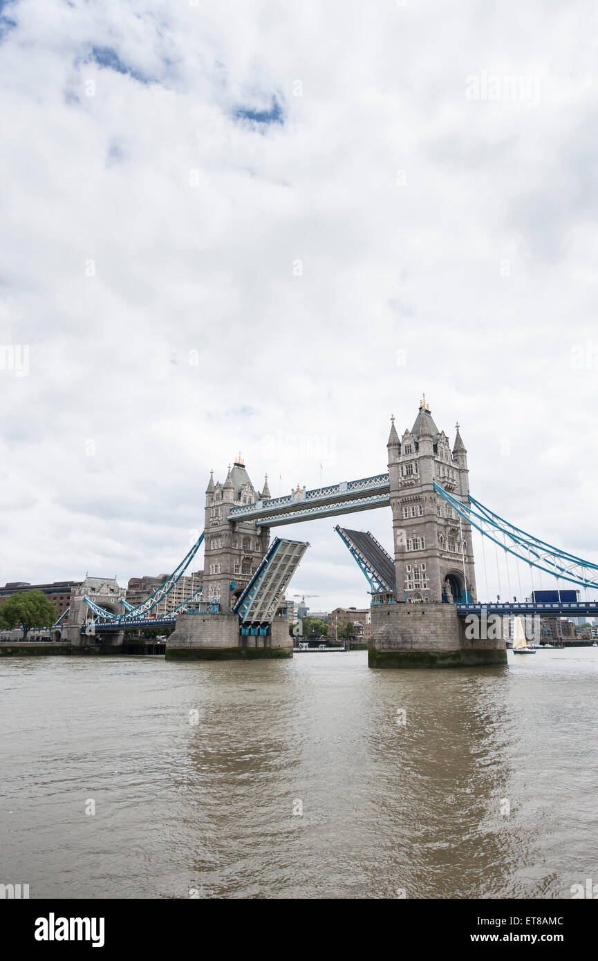 London bridge in the sun hi-res stock photography and images - Alamy