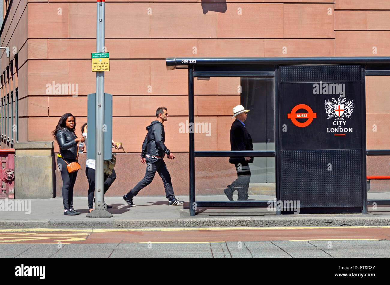 People waiting bus stop london hi-res stock photography and images - Alamy