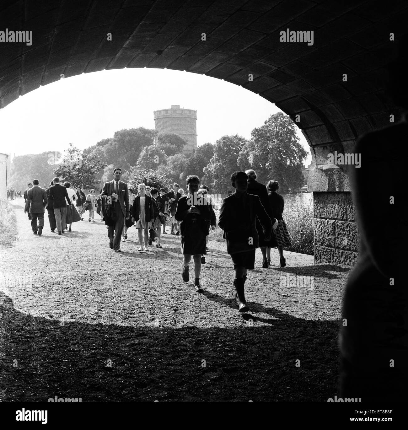 People walk along the River Thames between Hammersmith and Kew, London ...