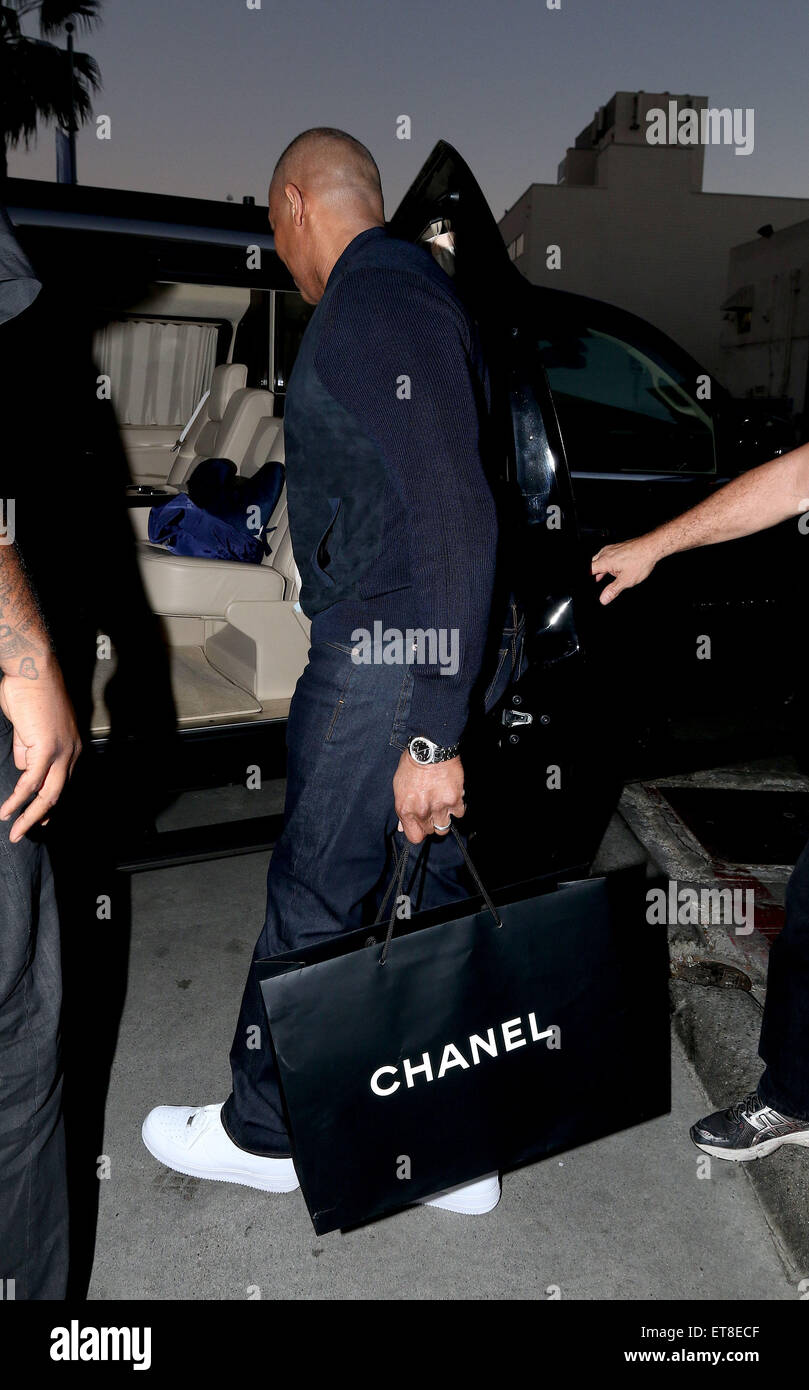Dr dre christmas shopping chanel hi-res stock photography and images ...