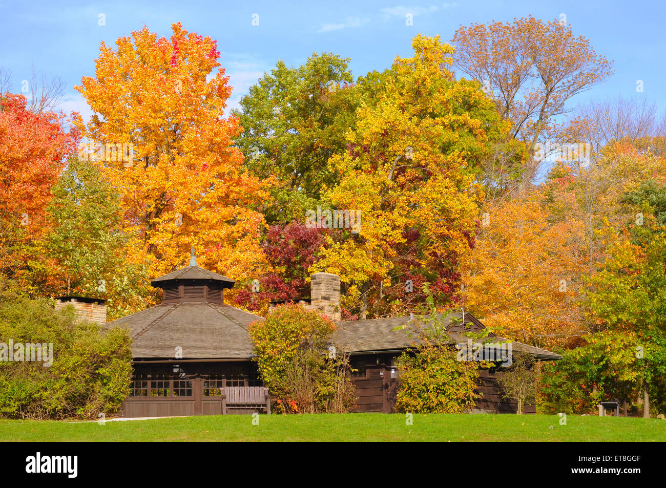 Rustic park shelter in Cuyahoga Valley National Park with brilliant ...