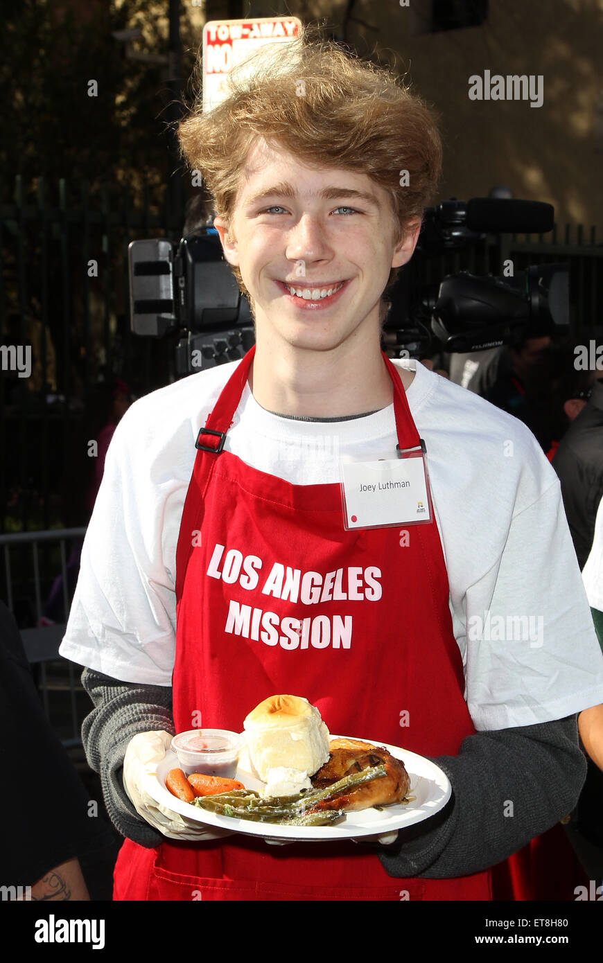 Los Angeles Mission Christmas Eve Event for Skid Row Homeless Featuring ...