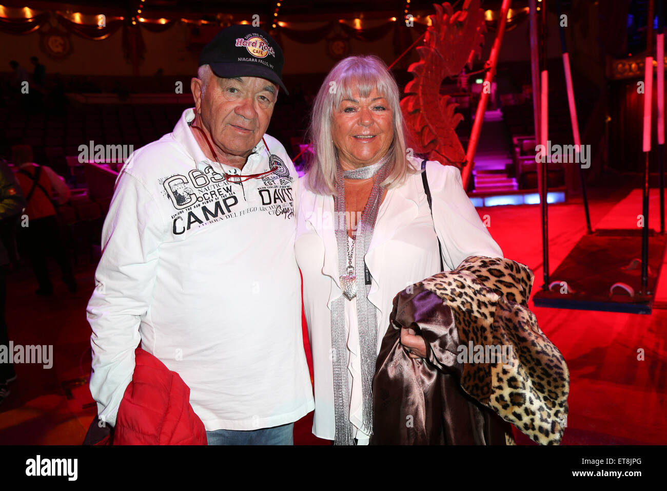 Premiere of the winter program of circus Krone Featuring: Gus Backus ...