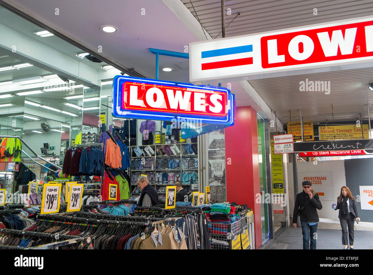 Racks of clothing store hi-res stock photography and images - Alamy