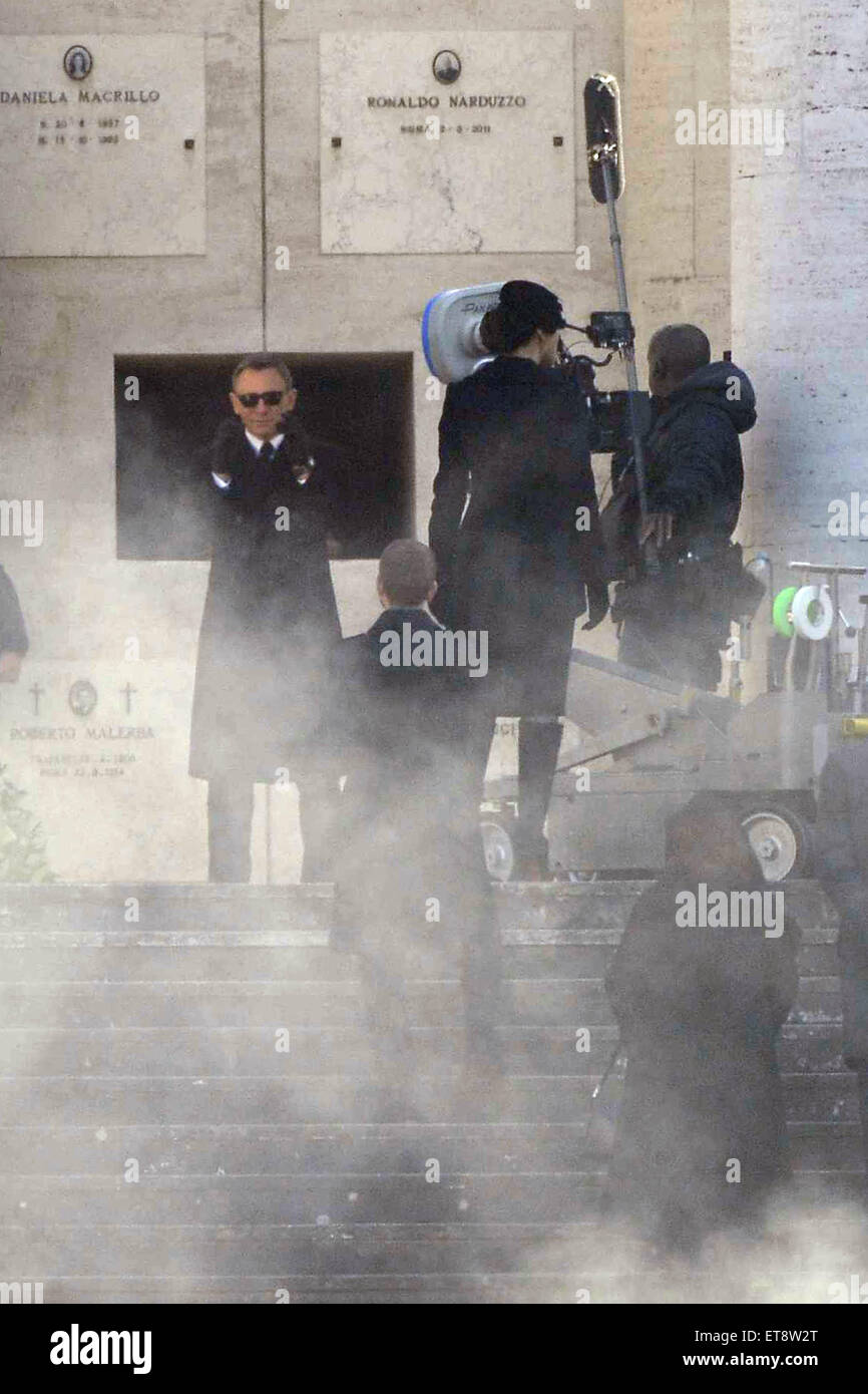 Daniel Craig and Monica Bellucci filming a scene for the new upcoming ...