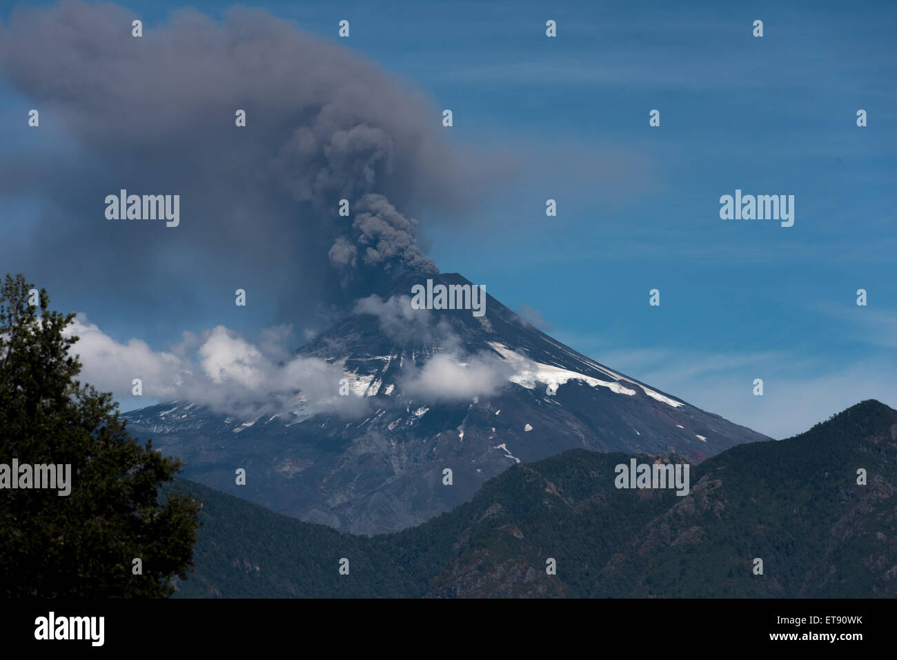 Villarica Volcano, Pucon, Chile Eruption 2015 Stock Photo - Alamy