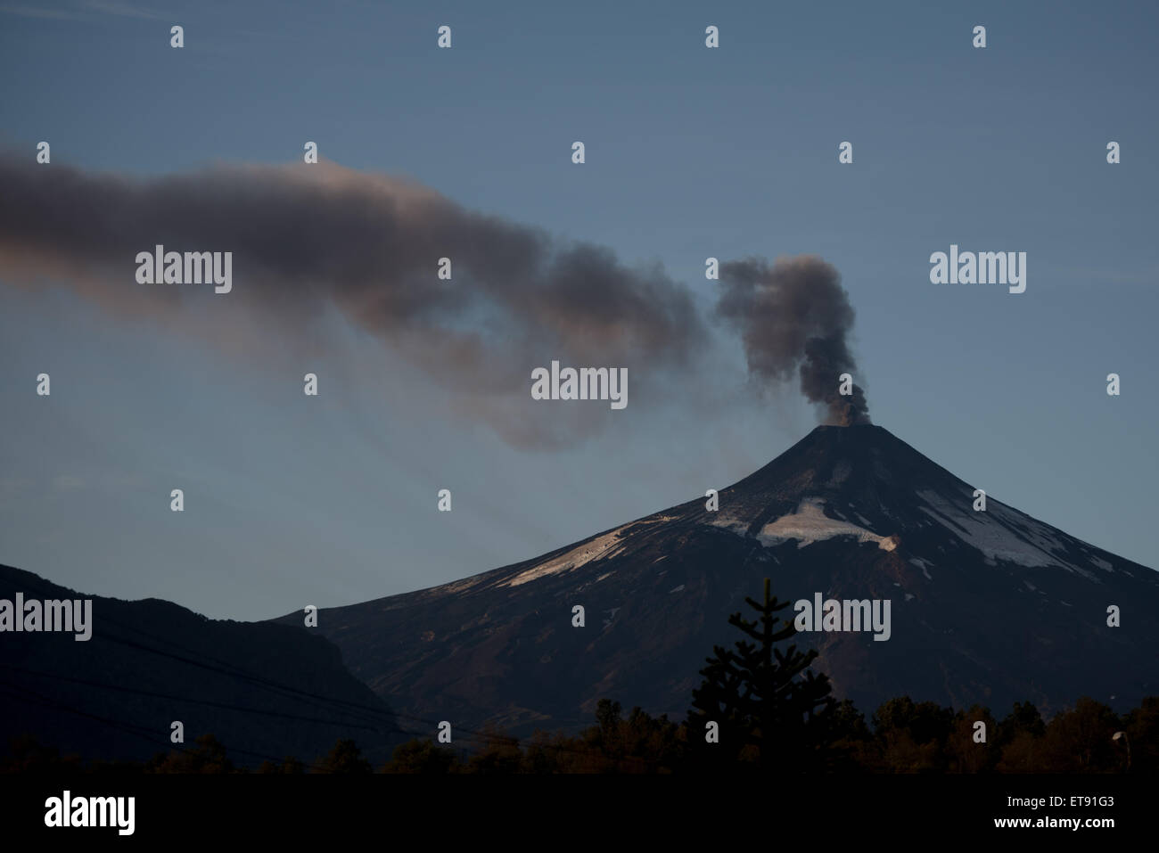 Villarica Volcano, Pucon, Chile Eruption 2015 Stock Photo - Alamy