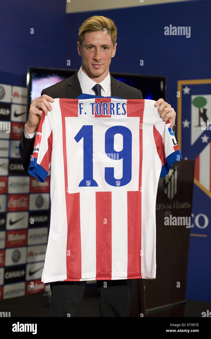 Spanish striker Fernando Torres is presented as an Atlético Madrid ...