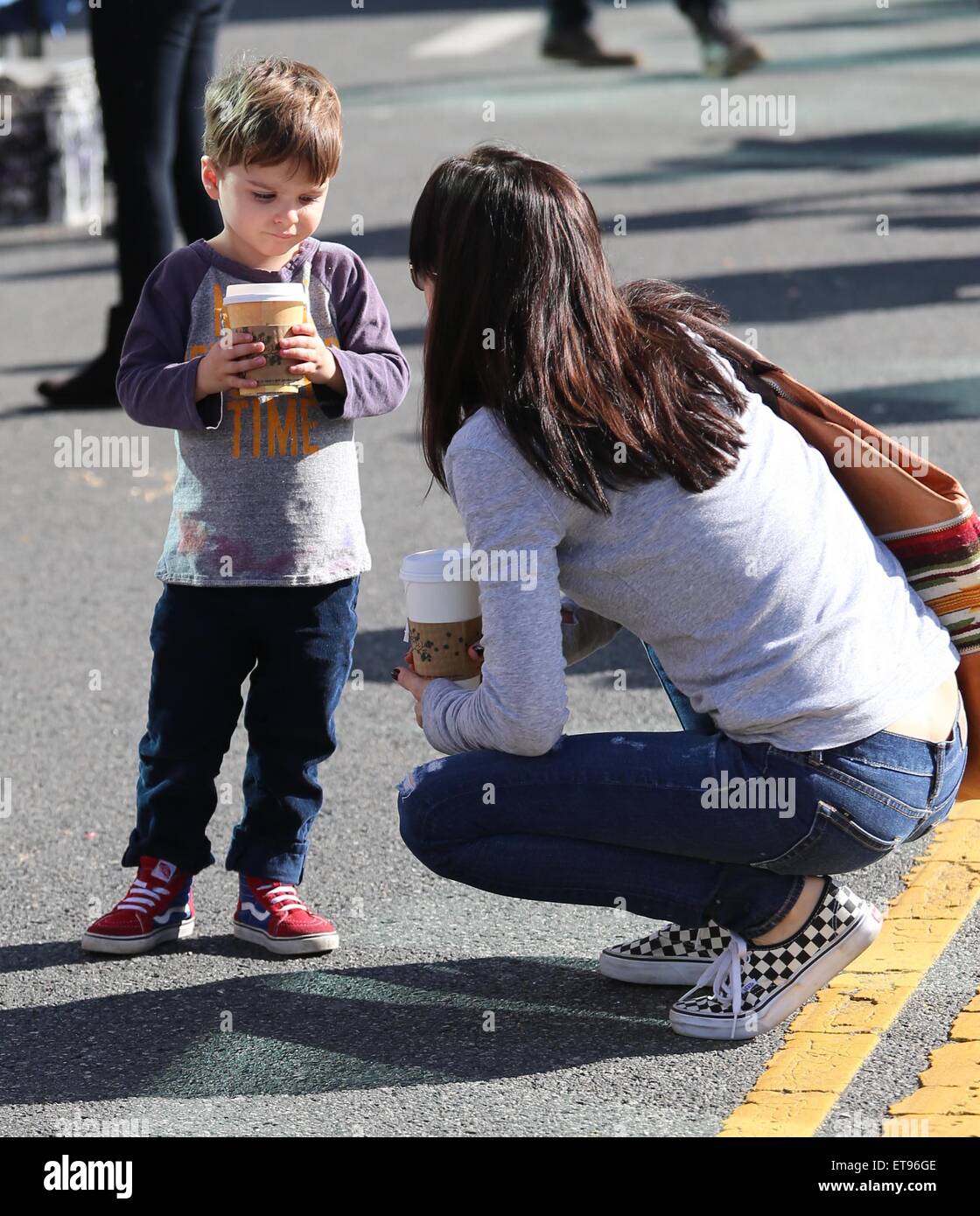 Celebrities shopping studio city farmers hi-res stock photography and ...