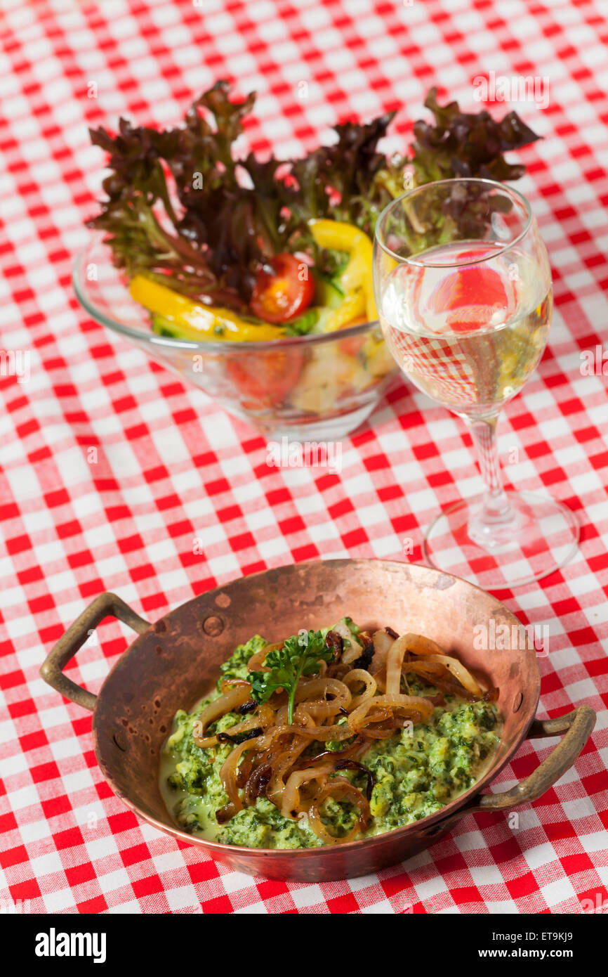 bavarian spinach spaetzle pasta dish Stock Photo - Alamy