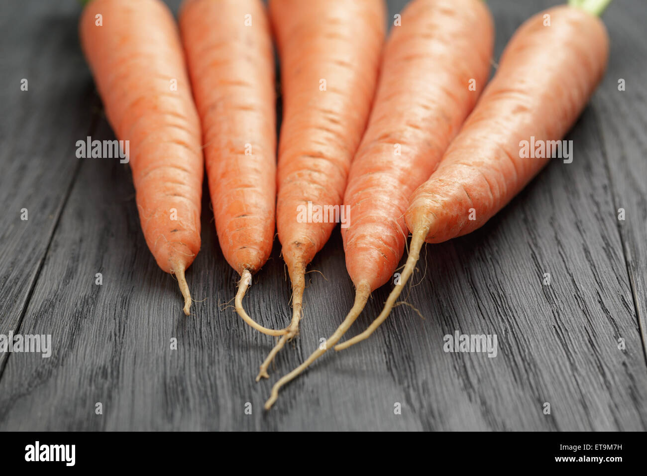 fresh carrots on old oak table Stock Photo - Alamy