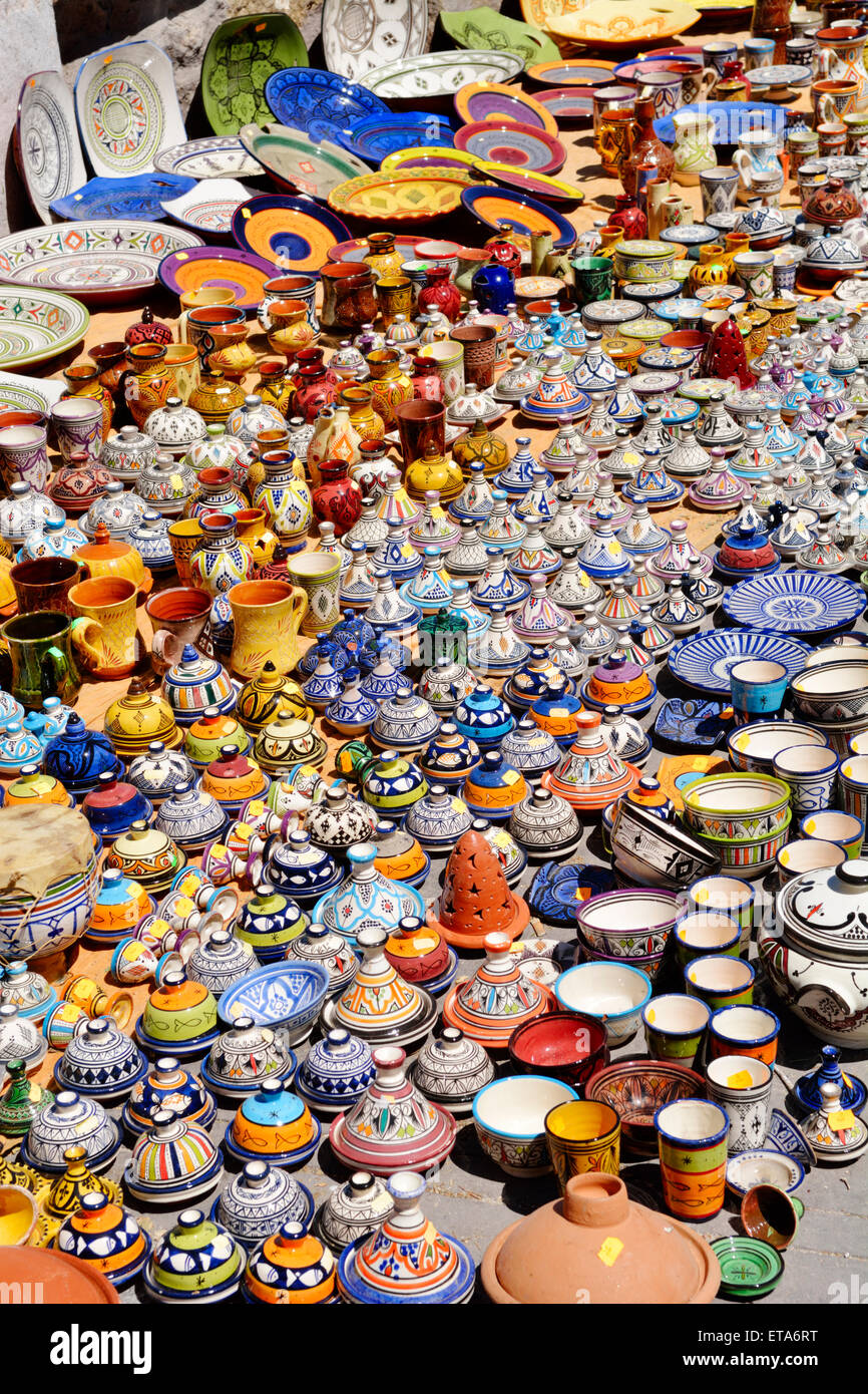 Morocco pottery pots hi-res stock photography and images - Alamy