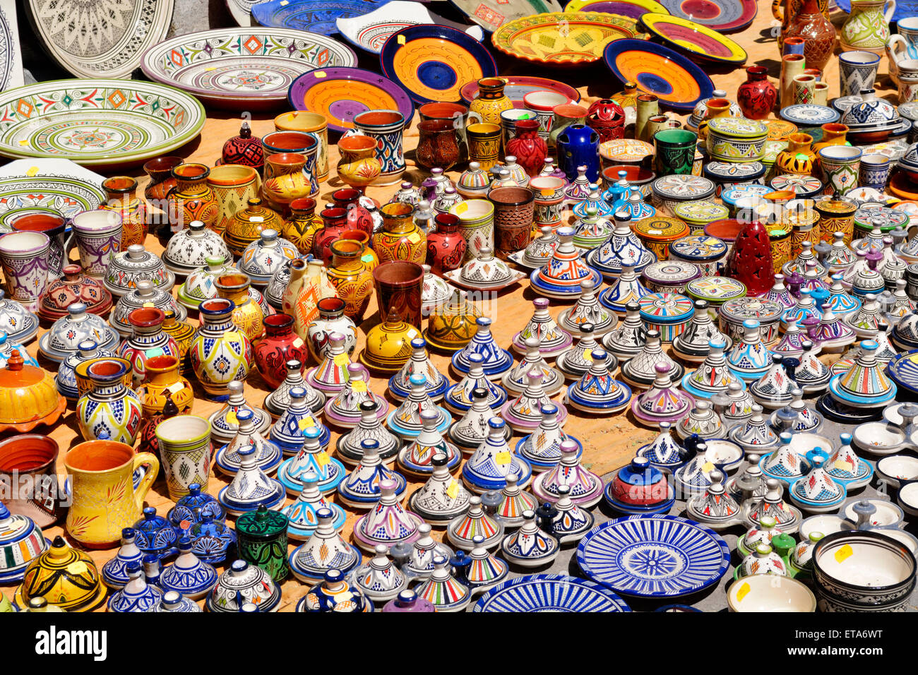 Morocco pottery pots hi-res stock photography and images - Alamy