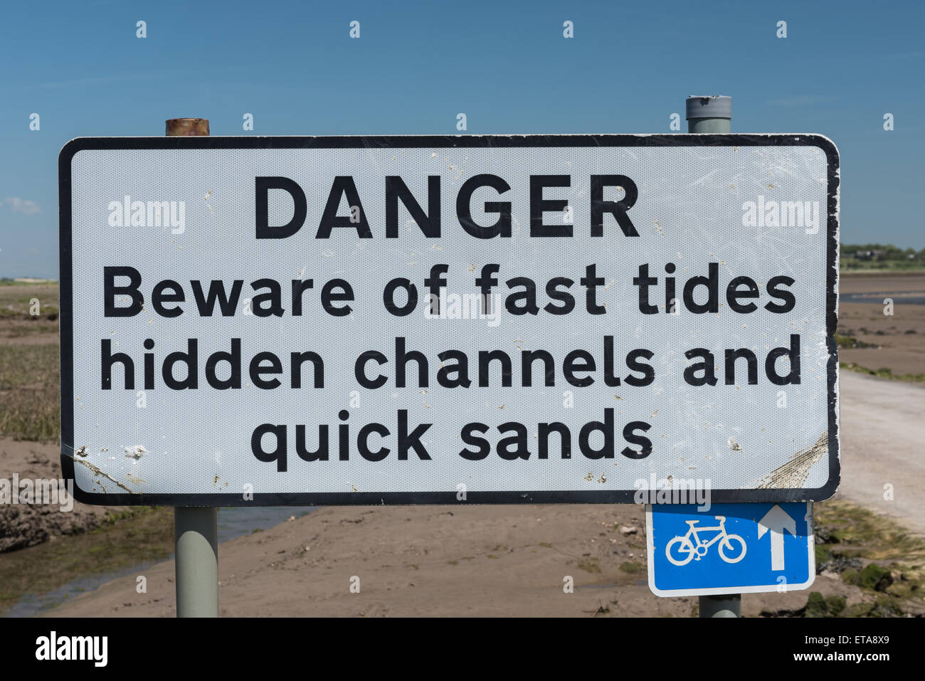 Tidal warning road sign hi-res stock photography and images - Alamy