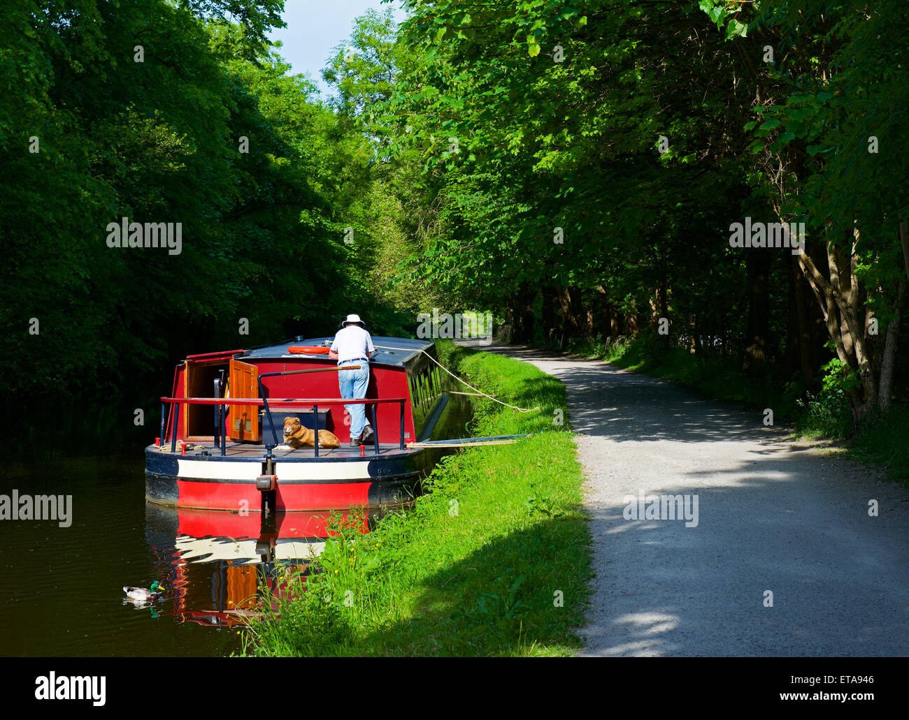 Man on narrowboat, Leeds and Liverpool Canal, Saltaire, West Yorkshire ...