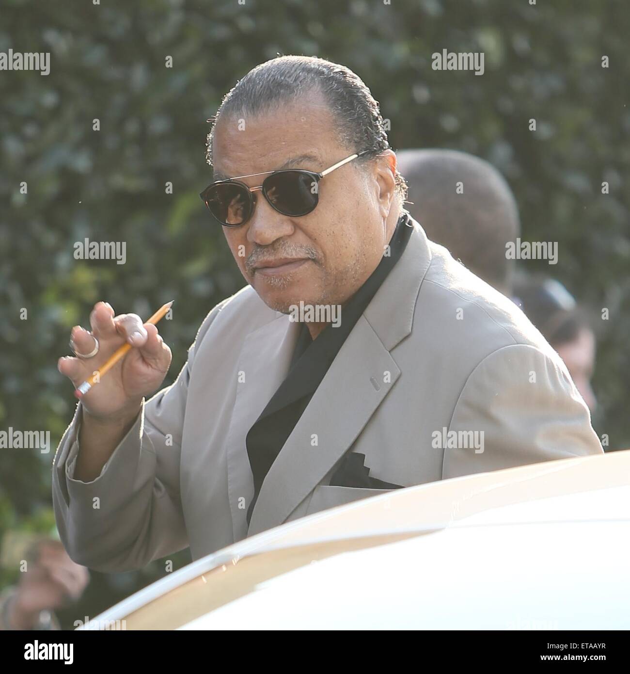 Billy Dee Williams raises a pencil in solidarity with Charlie Hebdo as ...