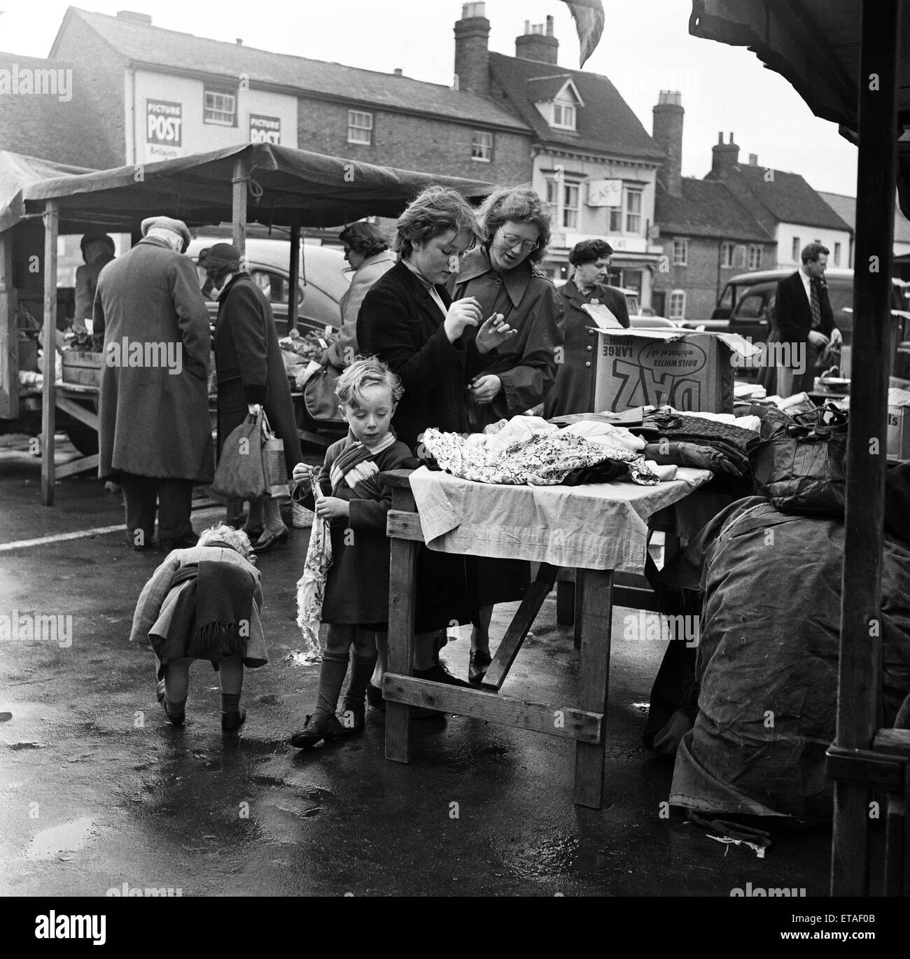 Market street 1950s hi-res stock photography and images - Alamy