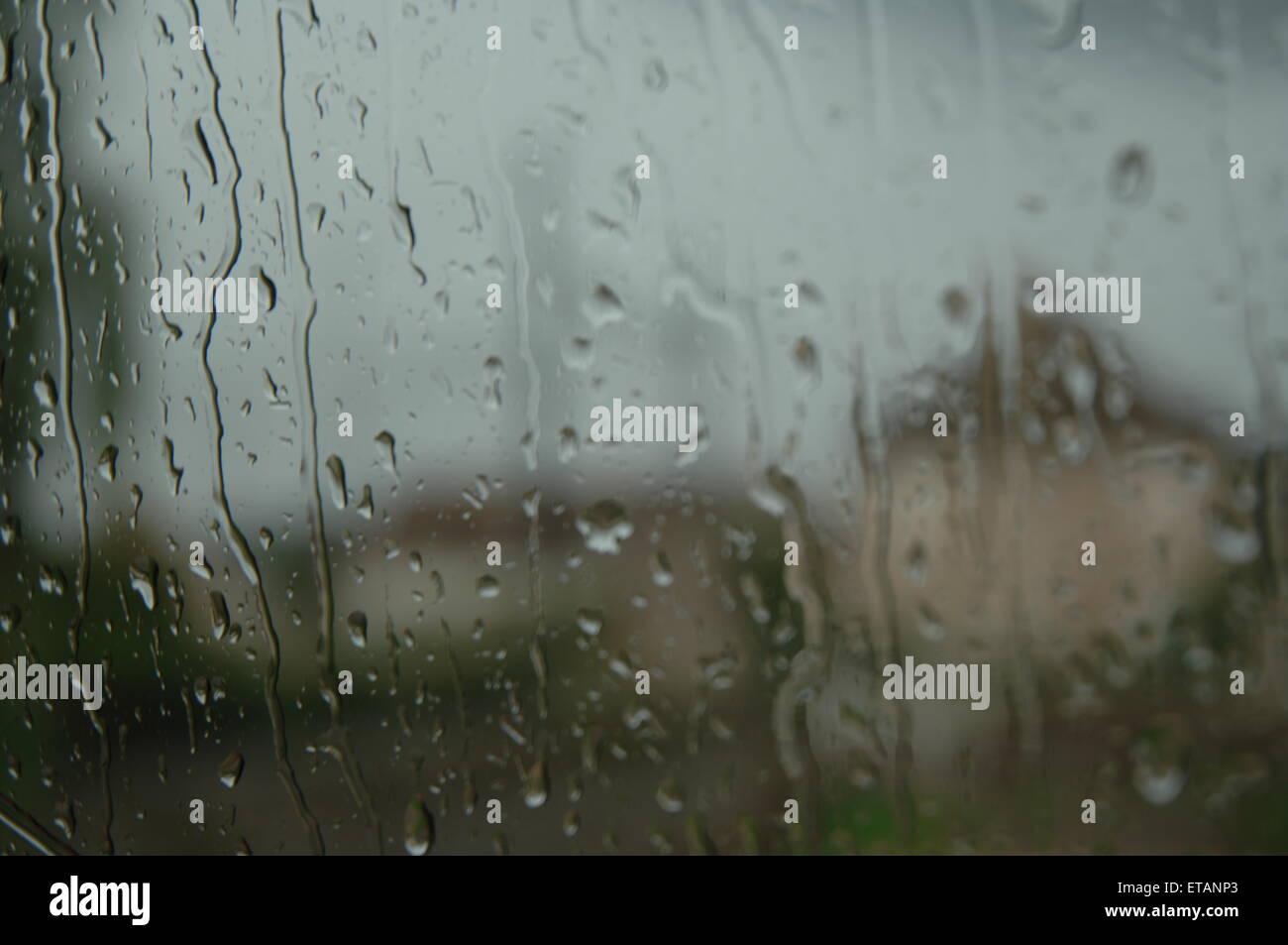 Rain pouring down a window hi-res stock photography and images - Alamy