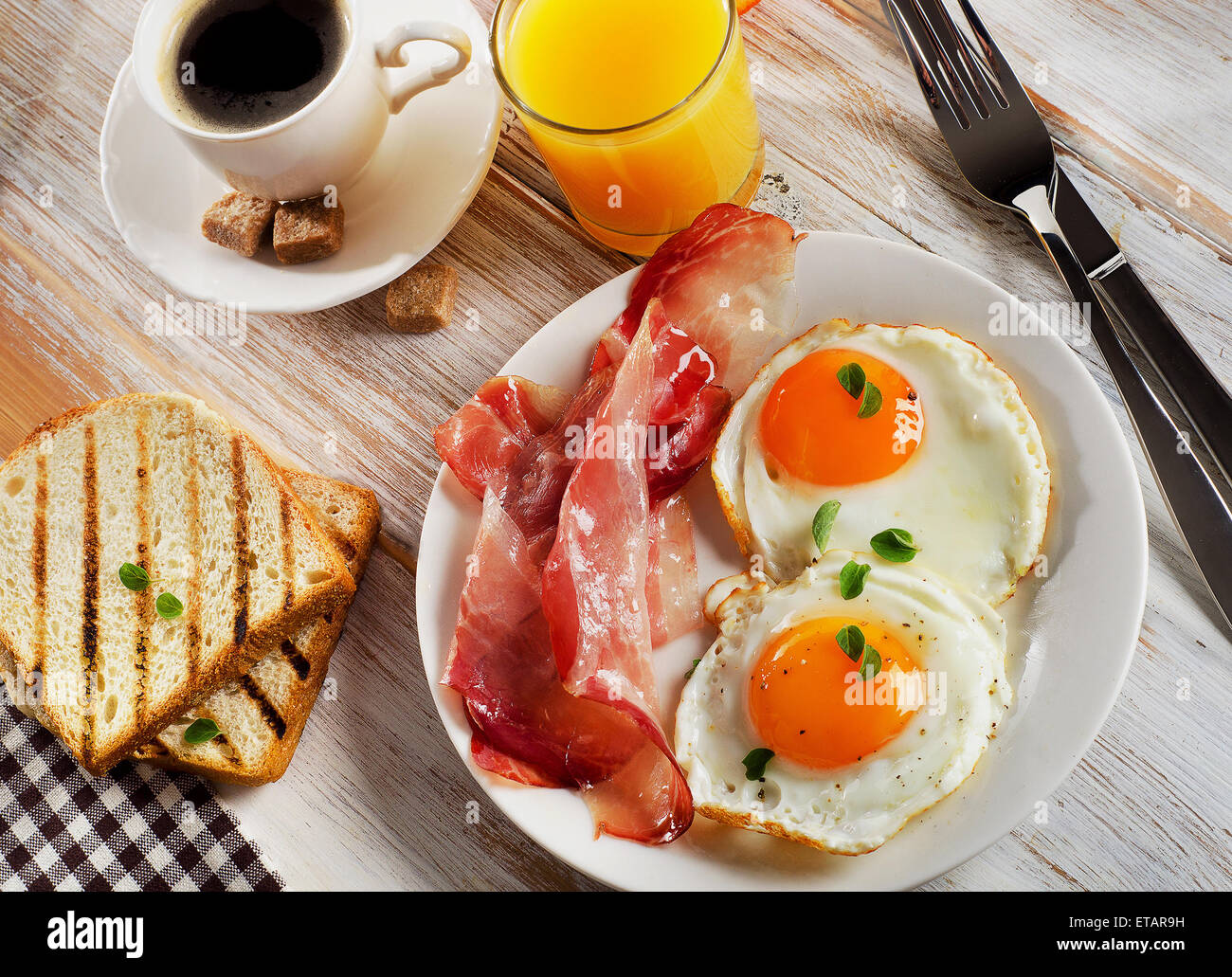 Fried bacon egg breakfast hi-res stock photography and images - Alamy