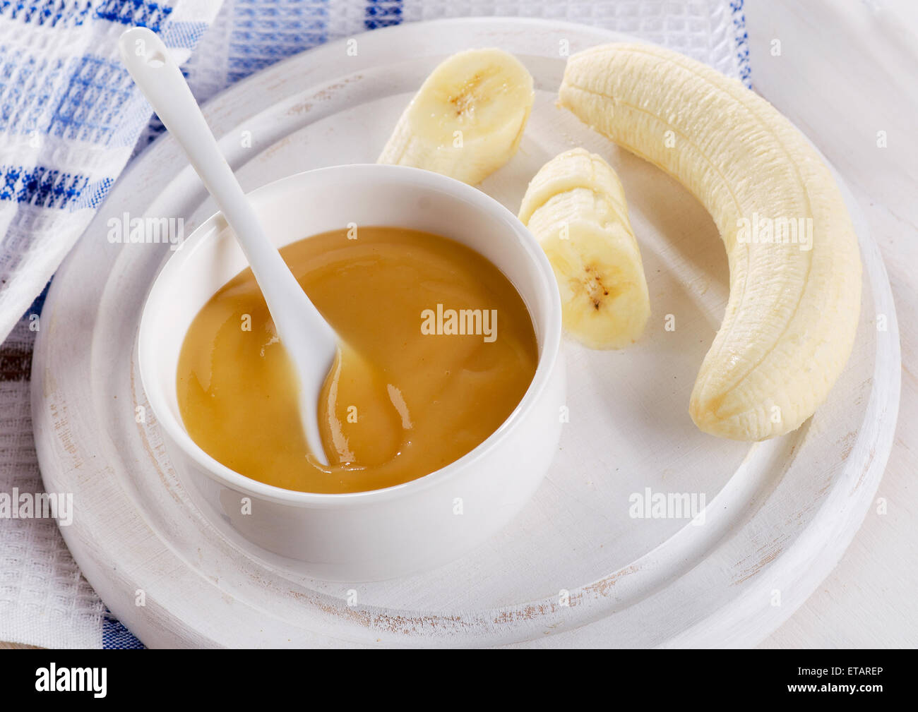 Baby food - bananas puree in a bowl. Selective focus Stock Photo - Alamy