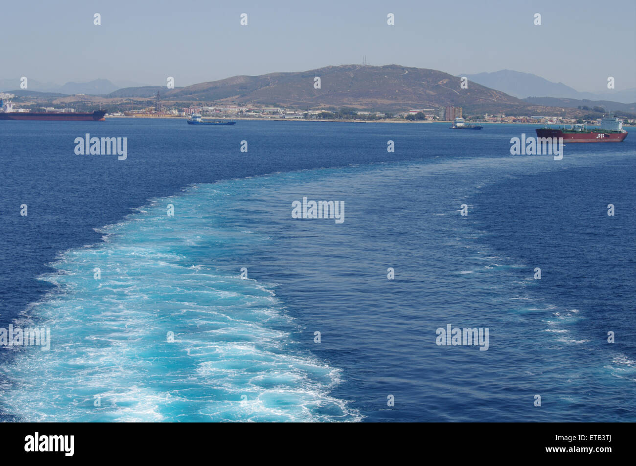 Curved wake over sea Gibraltar,Curved,Wake,wave,Gibraltar,Sea,Ocean ...