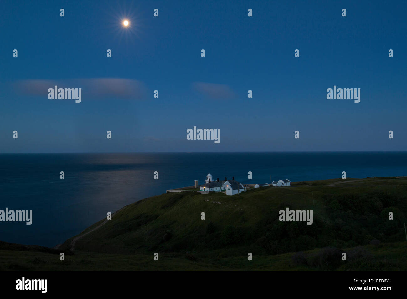 Moon reflecting on ocean hi-res stock photography and images - Alamy