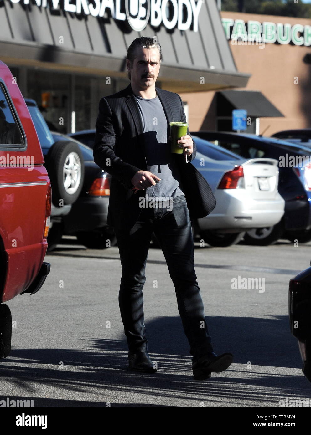 Actor Colin Farrell garbs a quick healthy drink at Break Room Cafe in ...
