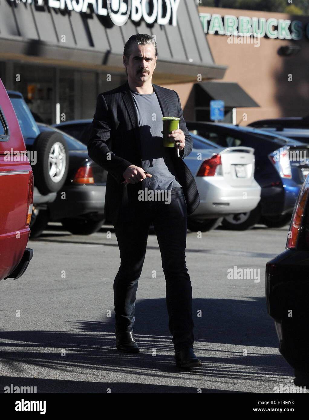 Actor Colin Farrell garbs a quick healthy drink at Break Room Cafe in ...