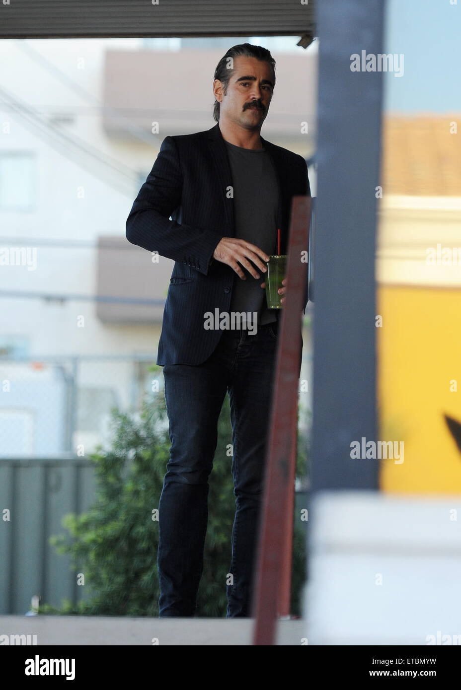 Actor Colin Farrell garbs a quick healthy drink at Break Room Cafe in ...