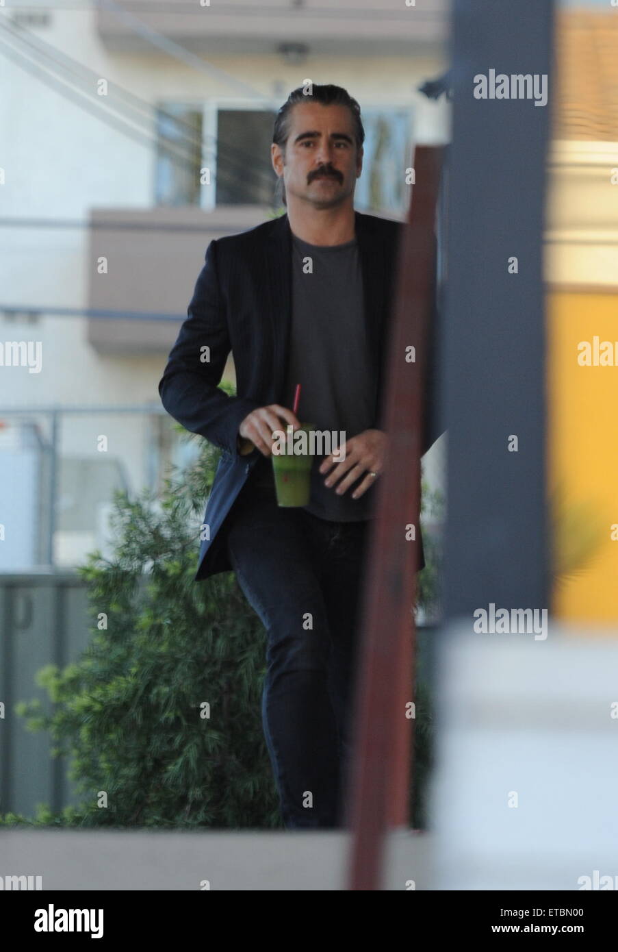 Actor Colin Farrell garbs a quick healthy drink at Break Room Cafe in ...