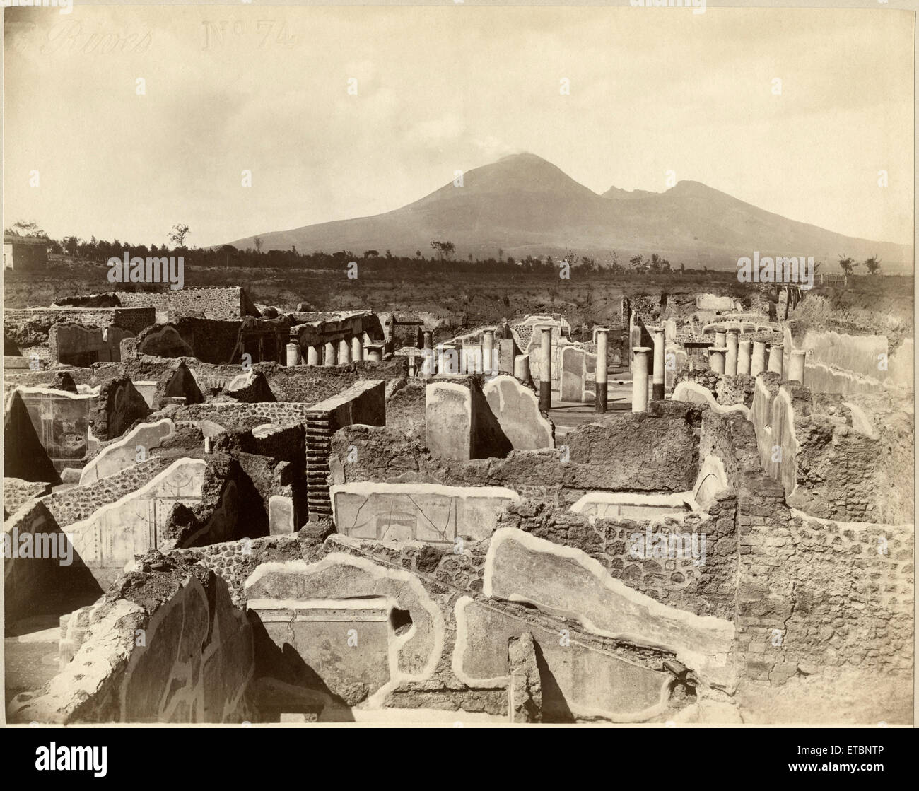 Mt vesuvius volcano in pompeii italy hi-res stock photography and ...