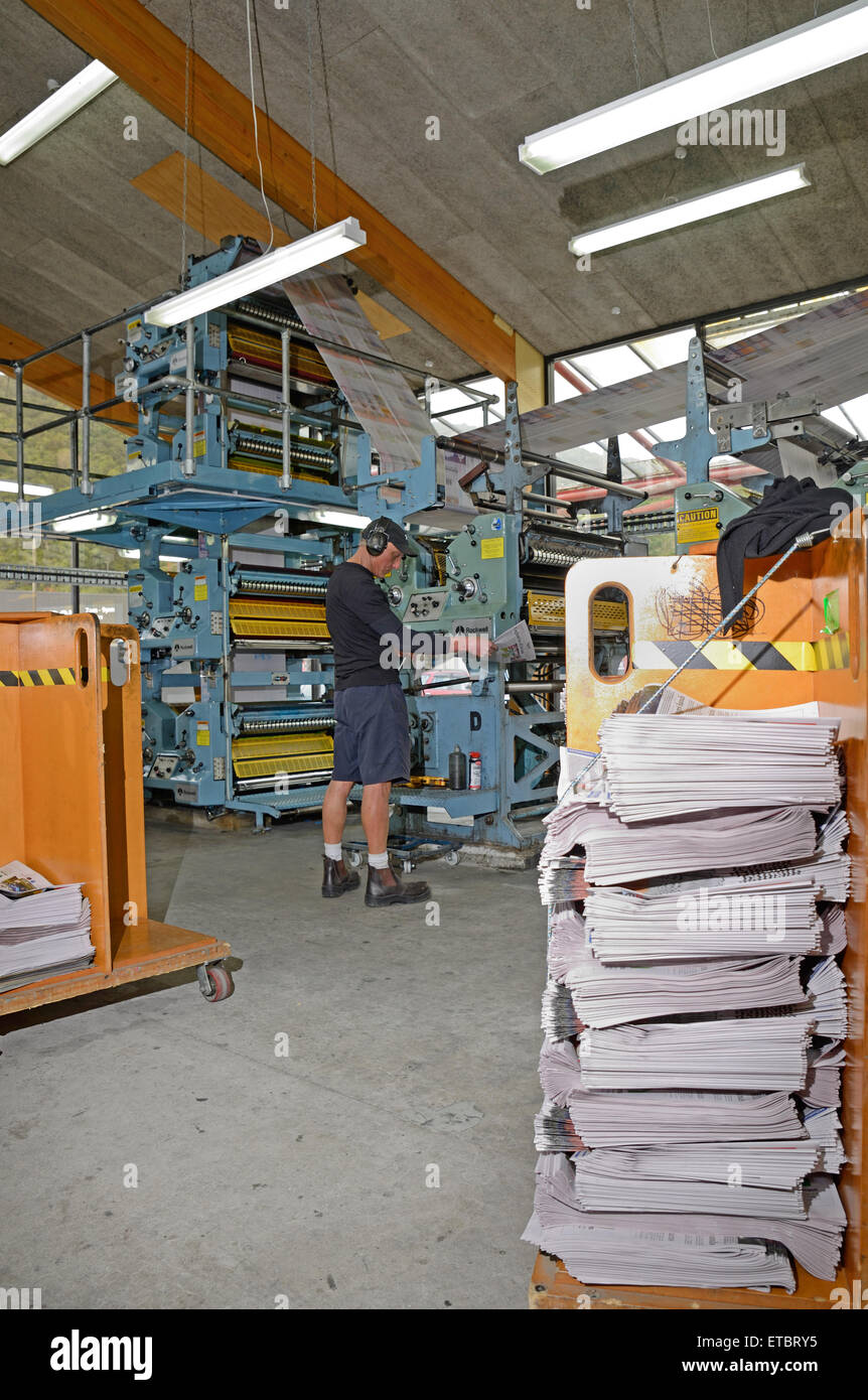 Newspaper worker printing press hi-res stock photography and images - Alamy