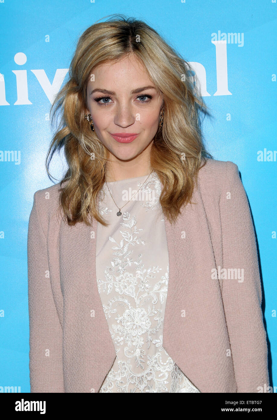 Red carpet abby elliott hi-res stock photography and images - Alamy