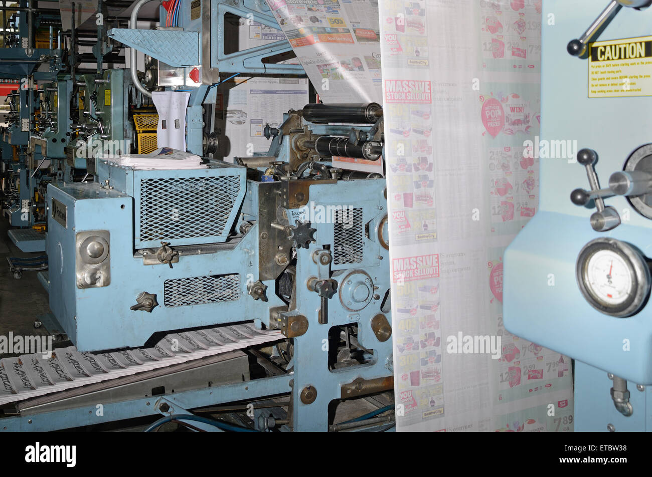 Newspaper worker printing press hi-res stock photography and images - Alamy