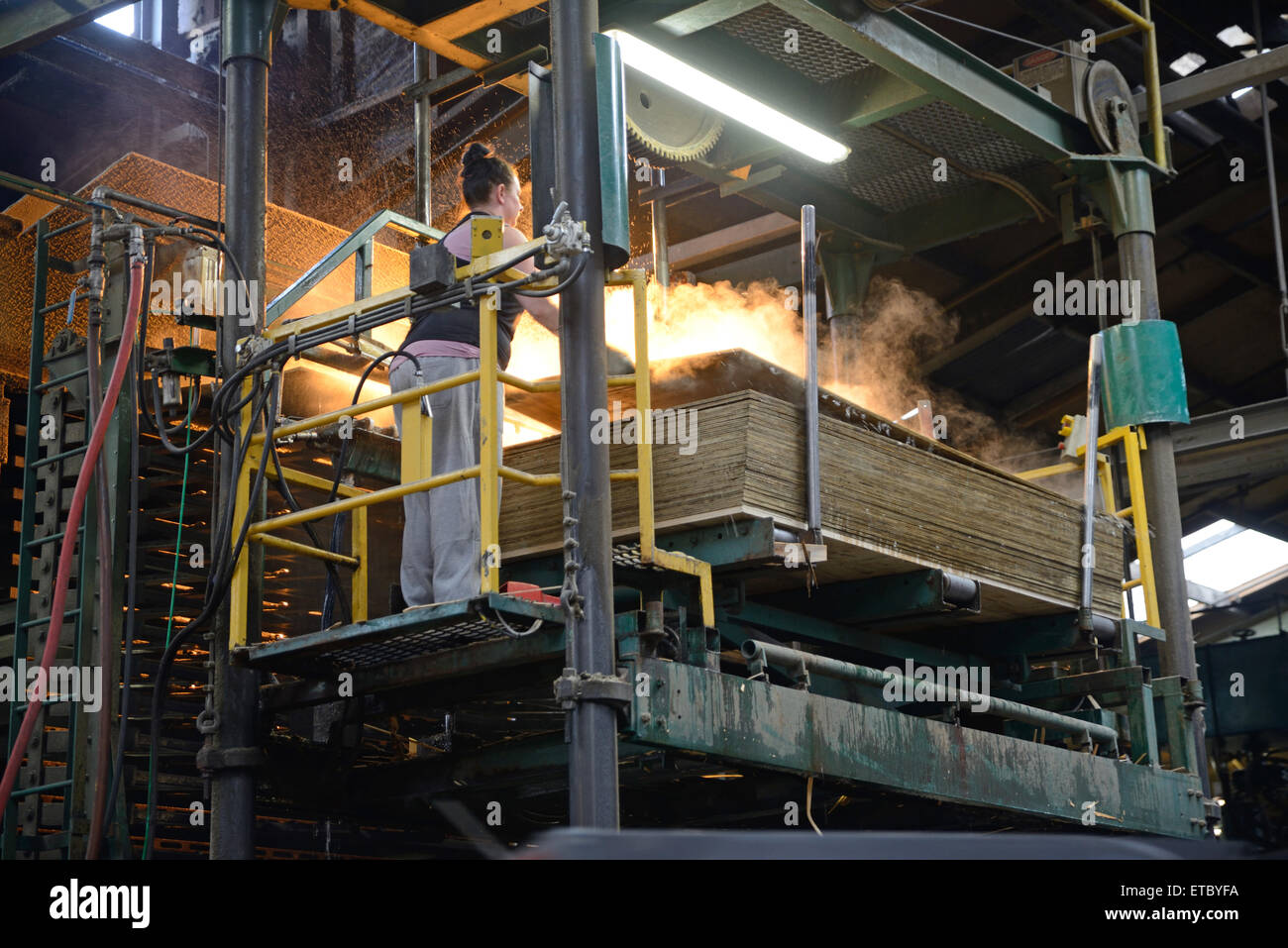 Worker working on factory machines hi-res stock photography and images ...