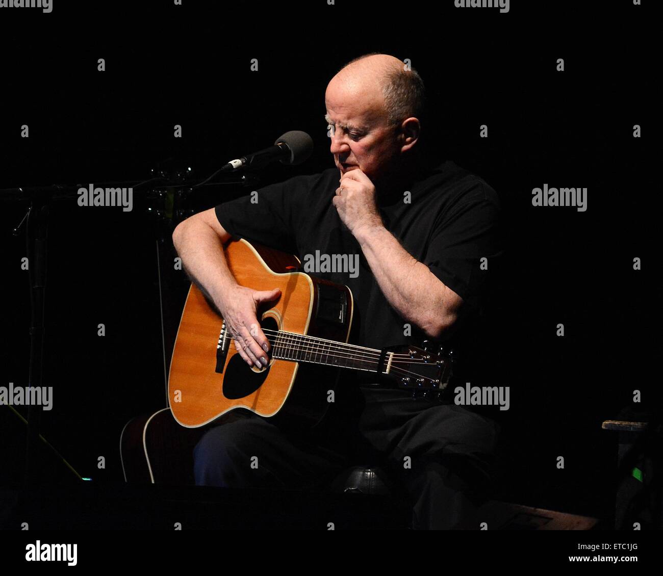 Folk singer christy moore hi-res stock photography and images - Alamy