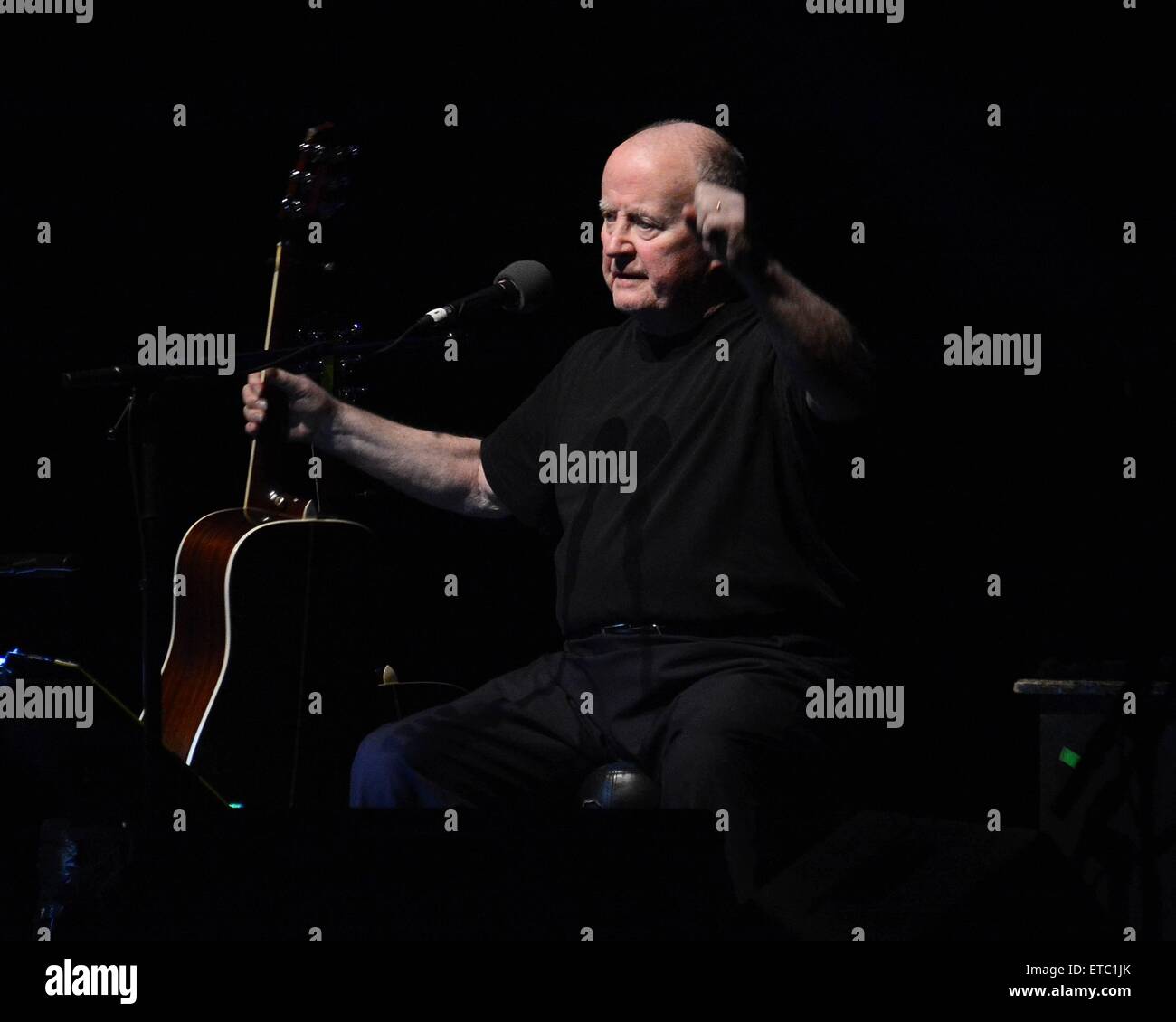 Folk singer christy moore hi-res stock photography and images - Alamy