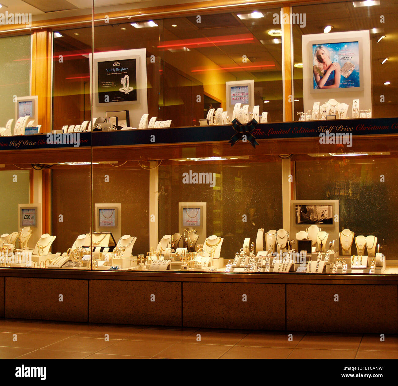 Jewellery shop hi-res stock photography and images - Alamy