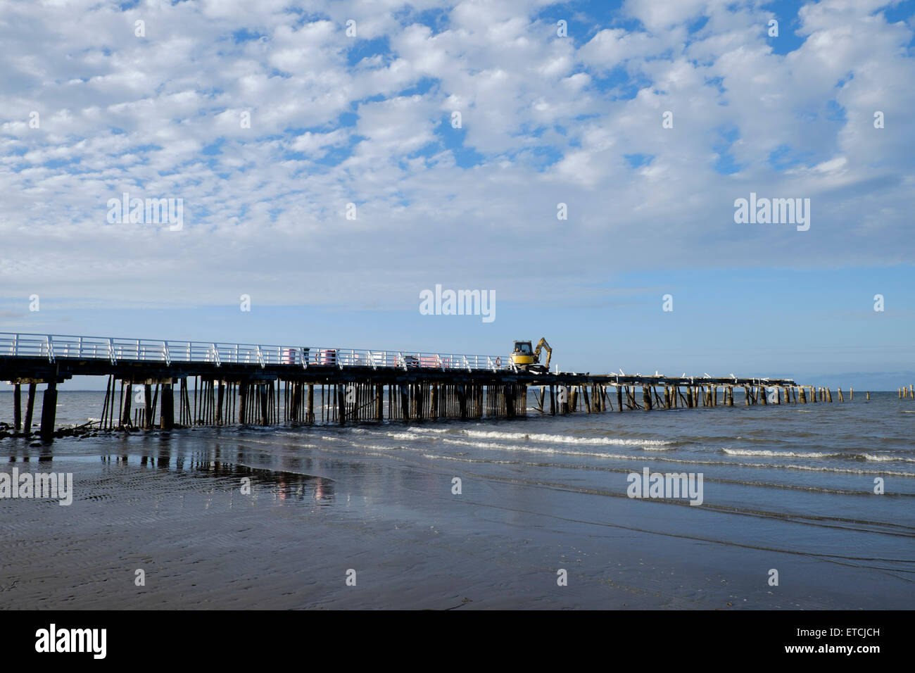 Demolition continues on Shorncliffe Jetty Stock Photo - Alamy