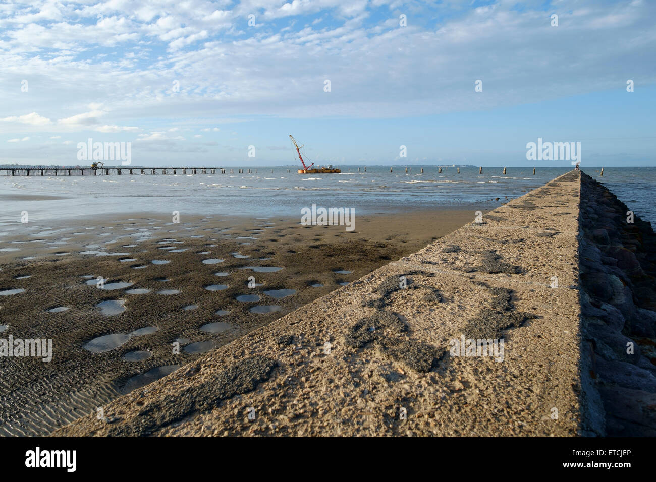 Demolition continues on Shorncliffe Jetty Stock Photo - Alamy