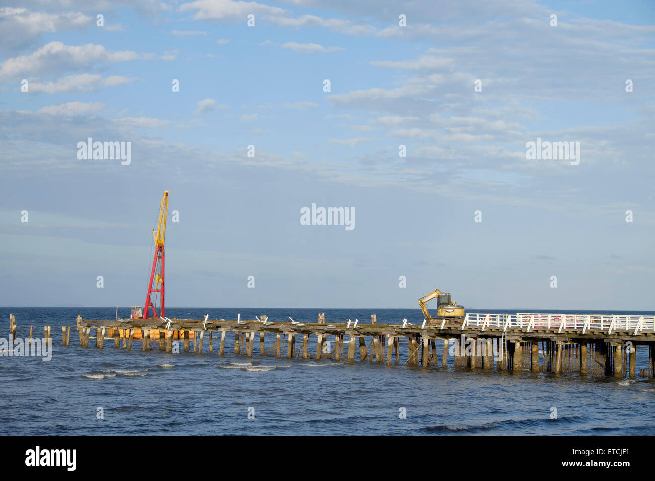 Demolition continues on Shorncliffe Jetty Stock Photo - Alamy