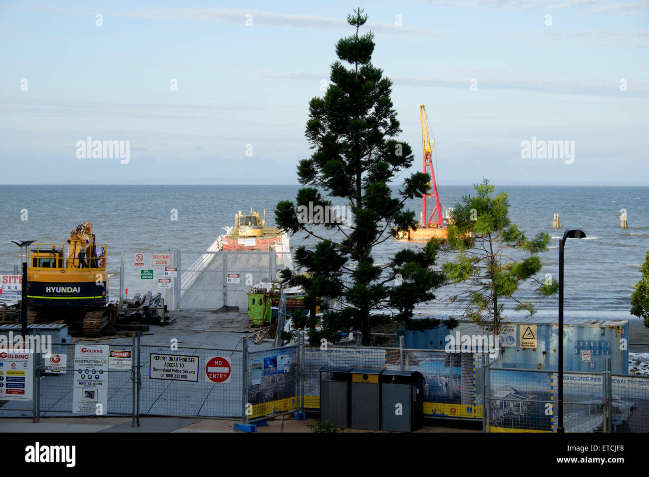 Demolition continues on Shorncliffe Jetty Stock Photo - Alamy